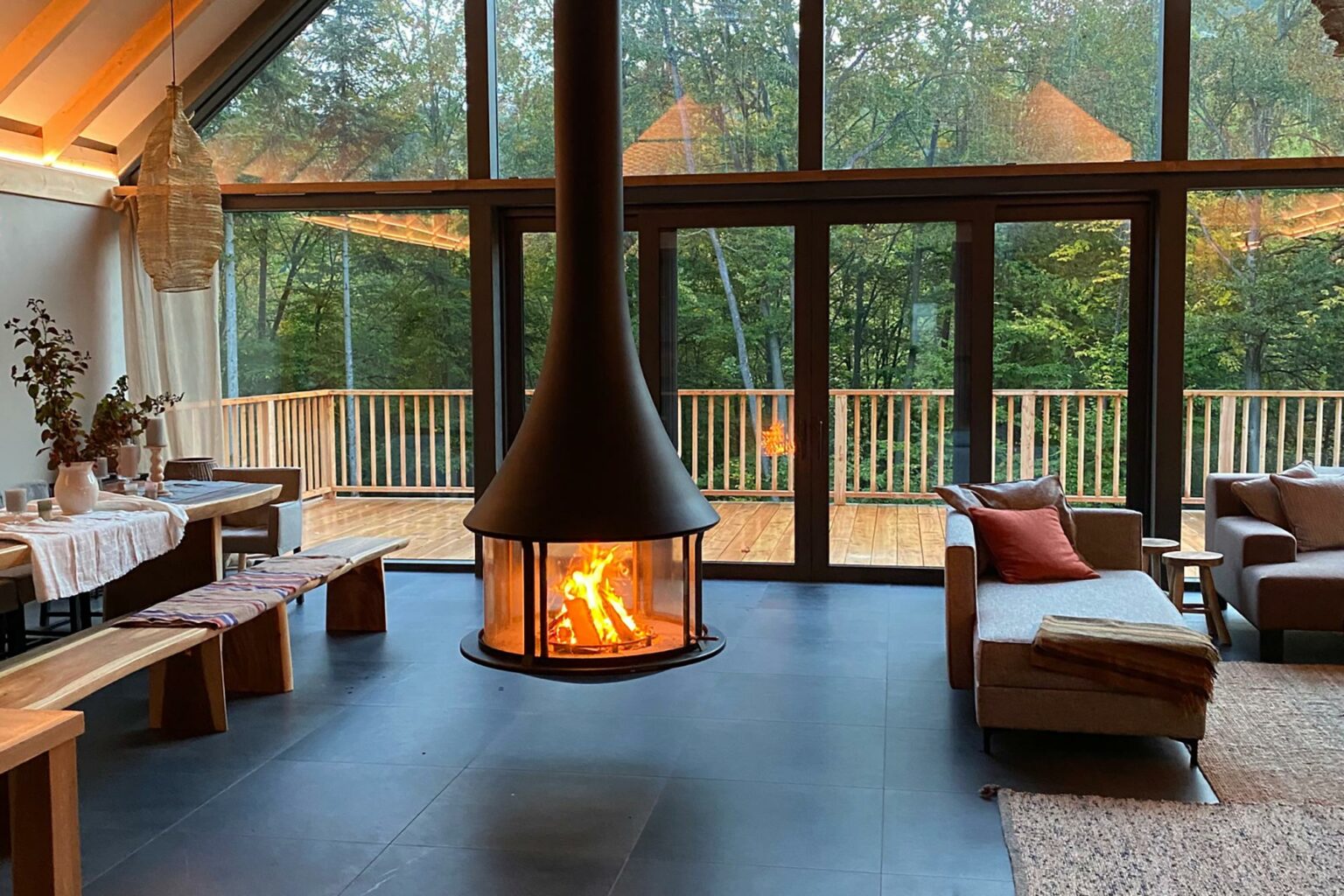 Foyer suspendu JC Bordelet Zelia au gaz ou au bois - Ambiance®